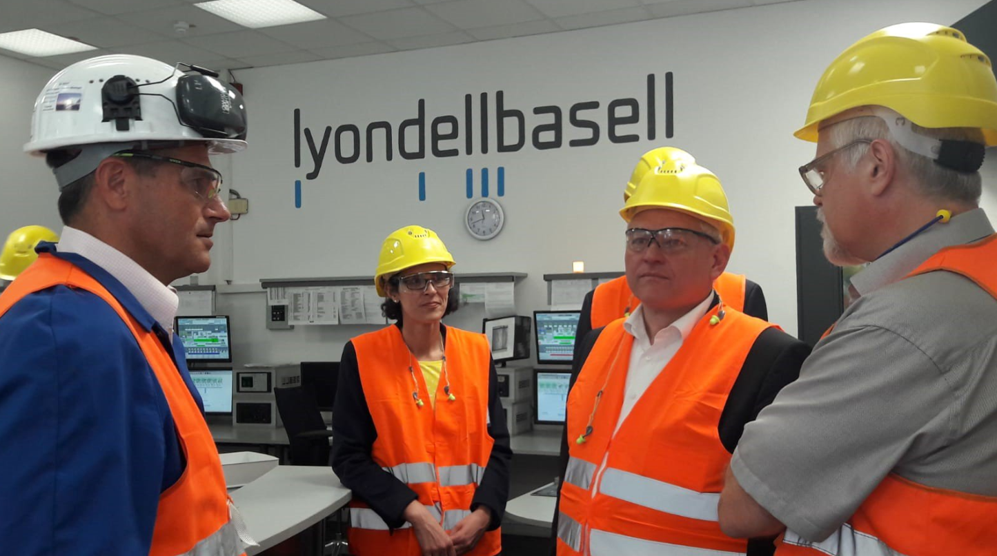 Going beyond the mechanical recycling limits of plastics • Recycling ...